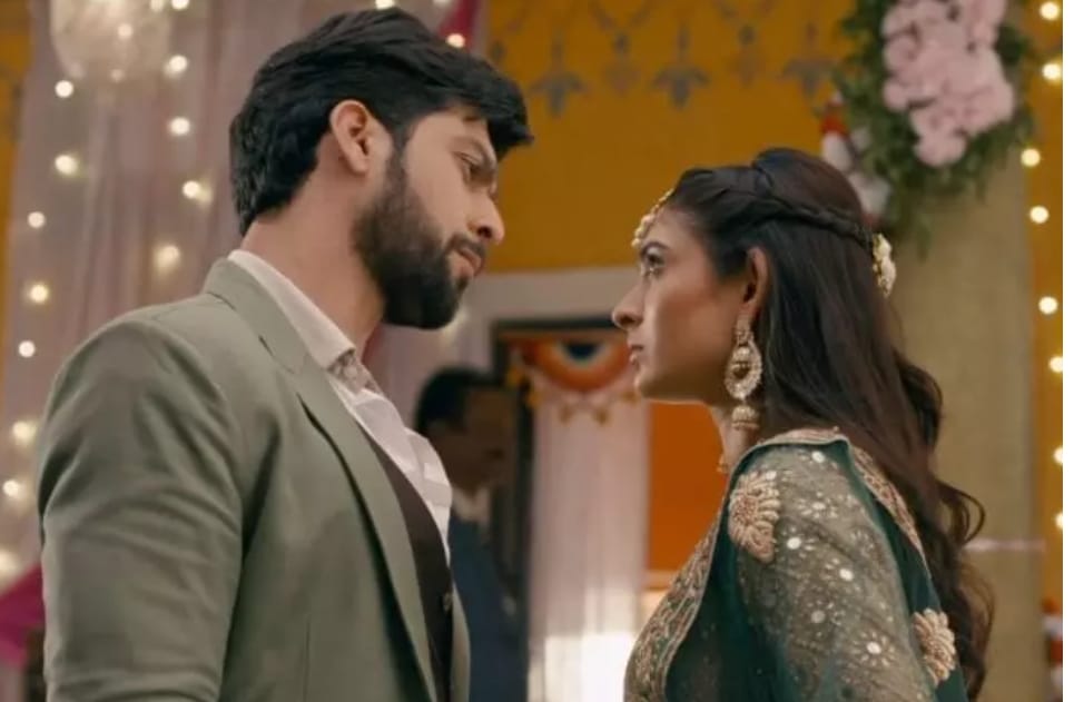 Mehndi Hai Rachne Waali Upcoming Story : Raghav helps Pallavi to reach ...